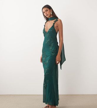 Asos Tall ASOS DESIGN Tall robe longue &agrave; fines bretelles orn&eacute;e de fleurs avec &eacute;charpe, vert fonc&eacute;