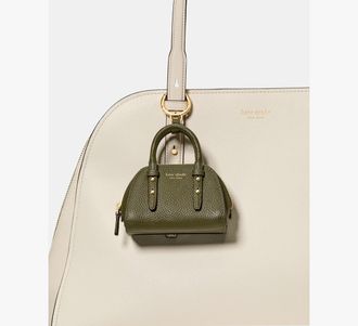 Kate Spade New York Kate Spade Charmed Nano Carryall-Taschenanh&auml;nger f&uuml;r Frauen in Seegras | LEDER