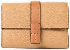 Loewe Petit portefeuille vertical en cuir de veau souple grain&eacute;