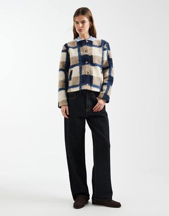 Vero Moda Strukturierte, kurze Boucl&eacute;-Jacke in Beige und Marineblau kariert ohne Kragen