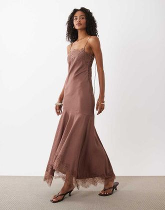 Asos Robe caraco longue avec empi&egrave;cement en dentelle - Marron chocolat-Rouge