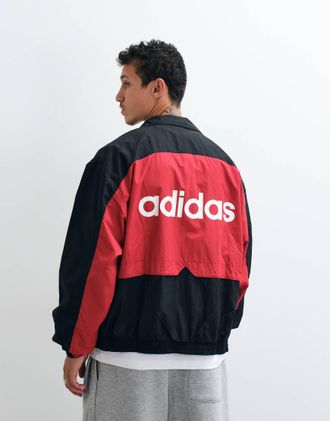 adidas Originals Munich haut de surv&ecirc;tement tiss&eacute; noir et rouge
