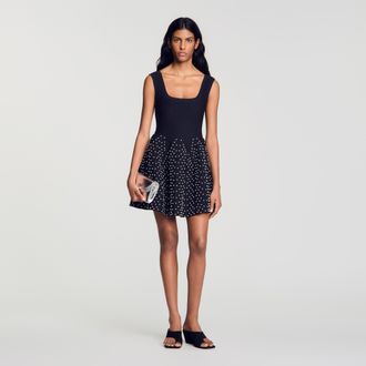 Sandro Kurzes Strickkleid mit Perlen