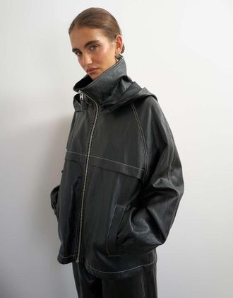 Topshop Kunstleder-Jacke mit Kontrastdetails und Kapuze in Schwarz