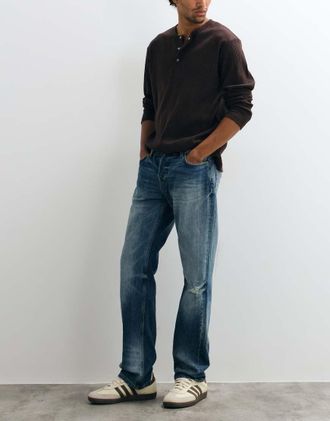 Weekday Jeans mit niedrigem Bund und geradem Bein in ausgewaschenem Blau