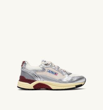 Autry BASKETS HYPERWAY EN MESH ET CUIR LAMINè BLANC ET ARGENT