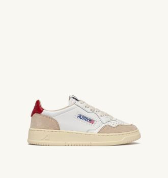 Autry BASKETS MEDALIST LOW EN CUIR BLANC ET ROUGE ET DAIM BEIGE