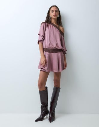 Kiss The Sky schulterfreies Satin-Minikleid mit Spitzendetails in Pink-Rosa