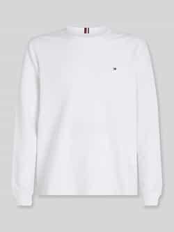 Tommy Hilfiger Regular Fit Langarmshirt mit dezentem Logo-Detail