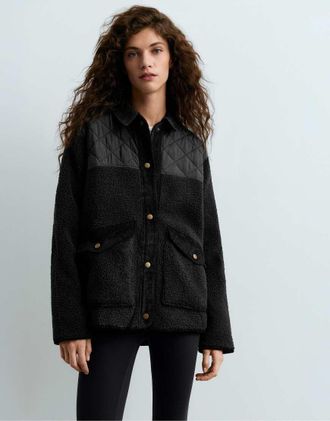 Oysho kombinierte Jacke aus Kunstfell in Schwarz