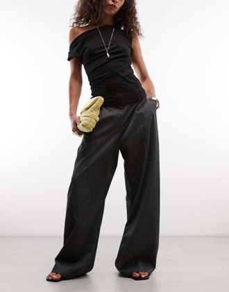 Weekday Dara - Pantalon large taille basse &agrave; rayures fines avec pinces devant - Gris
