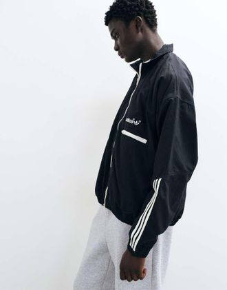 adidas Originals Firebird lockere Trainingsjacke in Schwarz