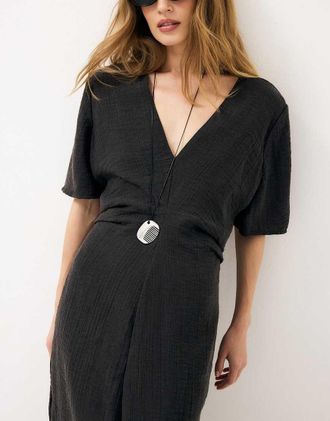NA-KD Robe longue &agrave; col V et manches courtes - Anthracite-Noir