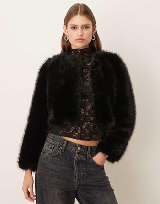 Mango Kragenlose, kurze Kunstpelzjacke in Schwarz