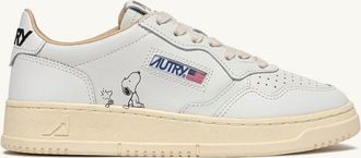Autry BASKETS MEDALIST LOW EN CUIR BLANC SNOOPY X AUTRY