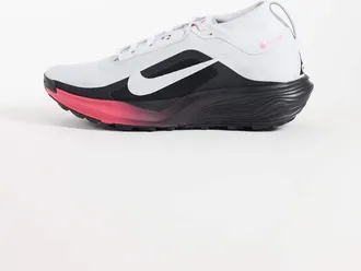 Nike ACG Pegasus Trail Gore-Tex Sneaker in Wei&szlig; und Schwarz