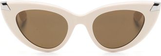 Alexander McQueen Eyewear Punk Rivet Sonnenbrille mit Cat-Eye-Gestell - Nude