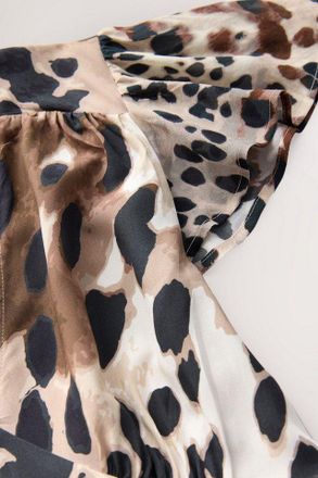 Next Maxikleid Maxikleid mit Flatter&auml;rmeln, Kurzgr&ouml;&szlig;e (1-tlg)