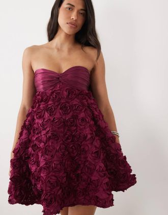 Asos robe courte bandeau en satin avec jupe florale en relief rose