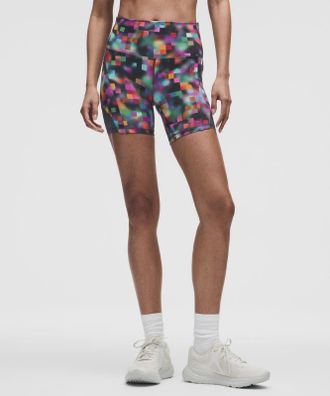 lululemon Wunder Train Shorts mit -Einsatz und hohem Bund Pride für Frauen - 15 cm - Größe 12 in Pixel Rainbow Club Blue Multi