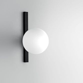 Fan Europe Schwarze Metall-Wandleuchte mit wei&szlig;em Glaskugel Licht Enoire
