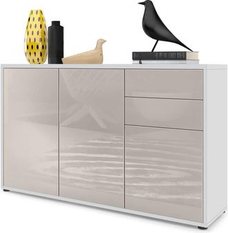 Vladon Sideboard Ben V3, Kommode mit 3 Türen und 2 Schubladen, Weiß matt/Sandgrau Hochglanz (117 x 74 x 36 cm)