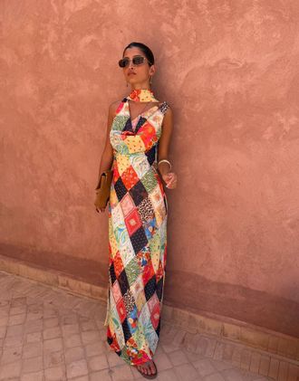 Never Fully Dressed Sophie - Robe longue en mousseline &agrave; imprim&eacute; patchwork avec col b&eacute;nitier et d&eacute;tail foulard-multicolore