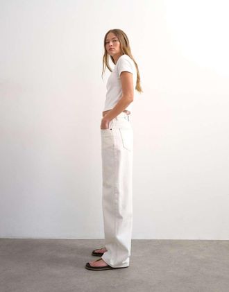 Topshop Cinch - Jean d&eacute;contract&eacute; &agrave; taille basse - Blanc cass&eacute;