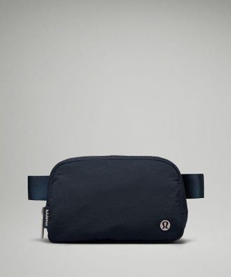 lululemon Everywhere Gürteltasche 1 L - Größe 1 l in True Navy