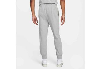 Nike Jogginghose Nike Club Mens Knit Joggers mit Eingrifftaschen, aus weichem Jersey-Material