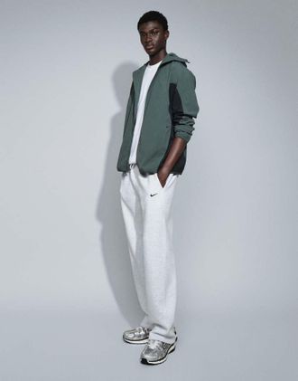Nike jogger droit en molleton avec cordon de serrage, gris clair