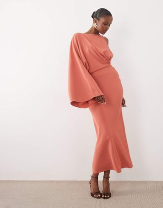 Asos Robe droite longue et asym&eacute;trique avec d&eacute;tail drap&eacute; au dos - Orange-multicolore