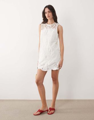 Nobody's Child Sonia - Robe courte sans manches en coton m&eacute;lang&eacute; avec d&eacute;tail en broderie anglaise - Blanc