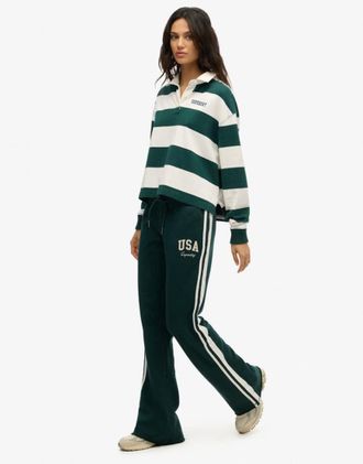 Superdry Athletic Essentials - Ausgestellte Jogginghose in dunklem Kieferngrün mit Streifendetail