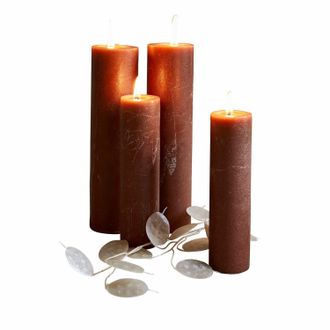 Loberon Kerze 4er Set Avinal, Zwei Gr&ouml;&szlig;en, Handgefertigt & Durchgef&auml;rbt, Geruchslos, Lange Brenndauer, Dekoration, Advent, Adventskerzen, Wachs, rostrot