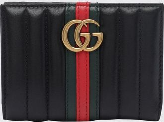 Gucci GG Marmont Portemonnaie aus gestepptem Lammleder mit Logo