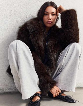 Bershka Veste en fausse fourrure - Marron-Brown
