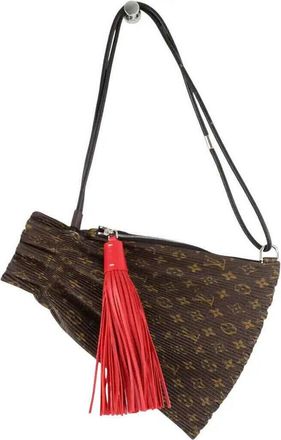 Louis Vuitton Sac &agrave; main Explorer plisse en cuir marron