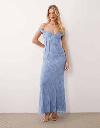 Asos Maxikleid aus Spitze in Babyblau mit sichtbaren Ziern&auml;hten und verdrehten Tr&auml;gern