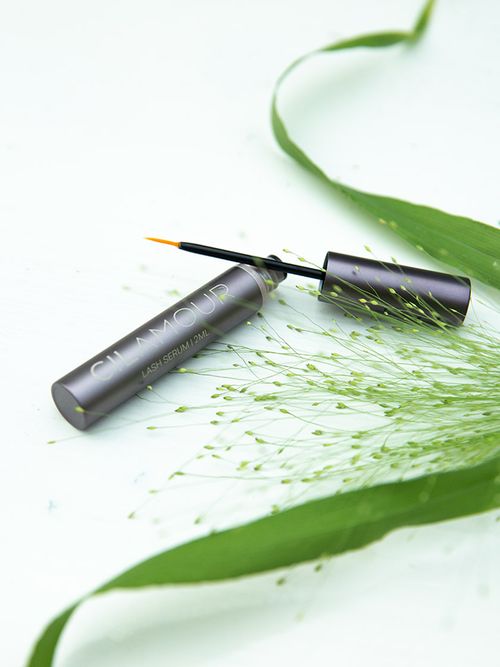 Lange, voluminöse Wimpern? Von Wimpernverlängerung bis Wimpernserum: Wir haben die Tipps und Tricks, wie ihr euer Wimpernwachstum anregen könnt.