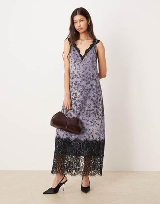 Asos Robe longue satinée effet froissé à col en V imprimé floral et détails en dentelle - Noir-Multicolore
