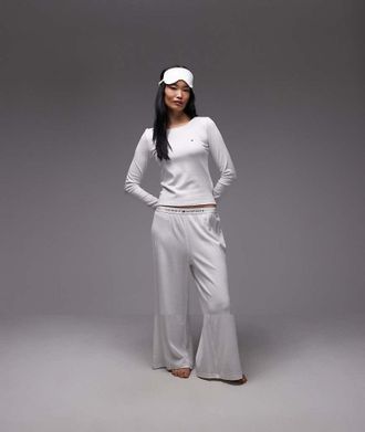 Tommy Hilfiger Pyjama-Geschenkset aus Oberteil und Hose mit Schlafmaske in Wei&szlig;