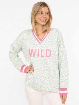 Zwillingsherz Sweatshirt Leo Pastell mit V-Ausschnitt, gestreiften B&uuml;ndchen und WILD Applikation