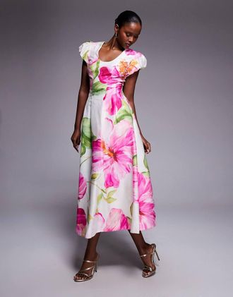 Forever New Midikleid in Wei&szlig; mit U-Ausschnitt, Puff&auml;rmeln, abgen&auml;hten Bahnen und rosa Blumenmuster