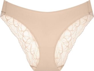 Triumph Tai-Slip Red Label Body Make-Up Illusion Lace