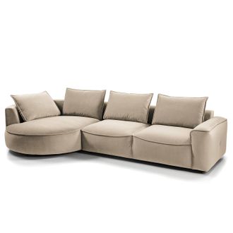 Studio Copenhagen home24 Ecksofa mit Ottomane Gold Samt Shyla 312 x 82 x 154cm Longchair davorstehend links Modern