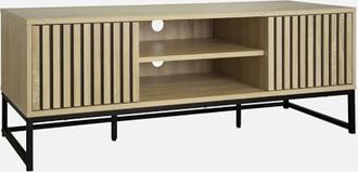 Sweeek Meuble TV en d&eacute;cor Bois rainur&eacute; L 120cm et pi&egrave;tement en m&eacute;tal Noir. syst&egrave;me douverture par Pression