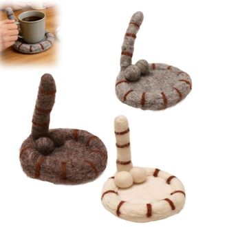 Generic Untersetzer aus Filz in Katzenpopo-Form - Einfach zum Verlieben! Handgefertigter Getr&auml;nkeuntersetzer mit Katzenschwanz und Bommeln, witziger und saugf