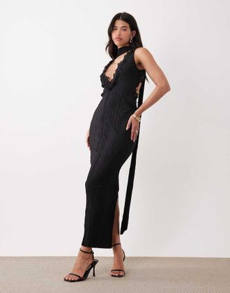 Asos Robe pliss&eacute;e mi-longue &agrave; d&eacute;collet&eacute; plongeant avec foulard et bordure en dentelle - Noir