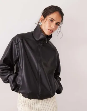 4th & Reckless hochgl&auml;nzende Cropped-Pufferjacke aus Kunstleder mit Stehkragen als Co-ord in Schwarz